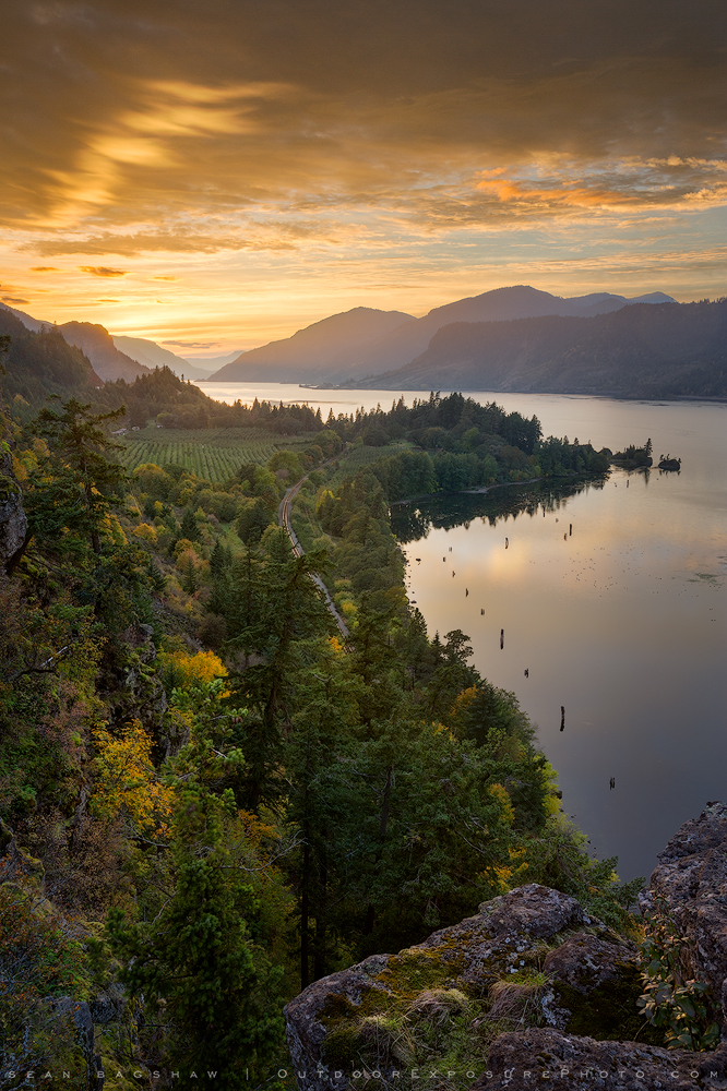 columbia view stock image, columbia gorge, oregon - Sean Bagshaw ...
